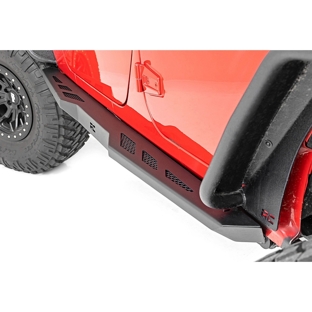 Rocker Sliders Heavy Duty Rough Country per Jeep Wrangler JKU 4 porte ...